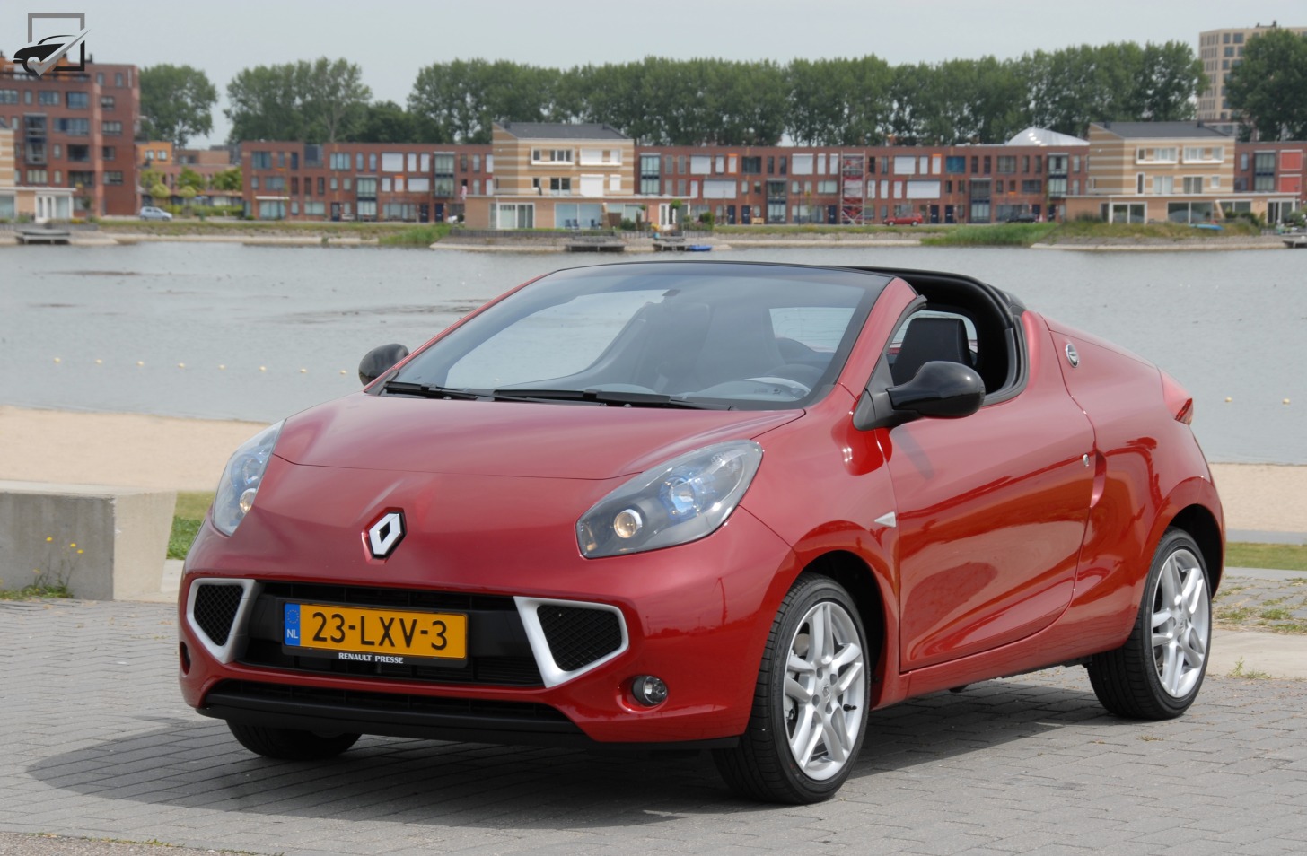 Autozine - Autotest: Renault Wind