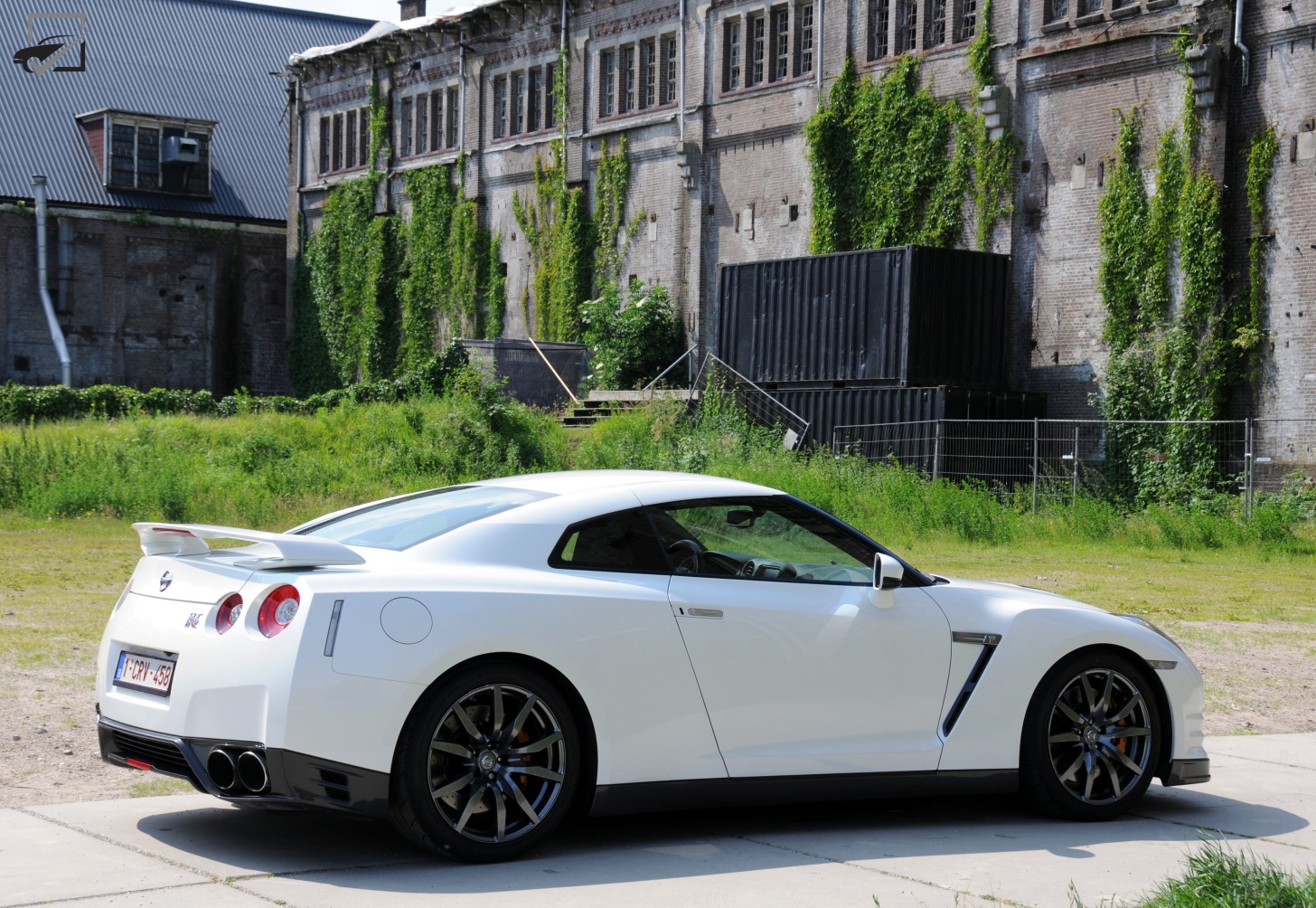 Autozine - Autotest: Nissan GT-R 3.8 V6 Premium Edition